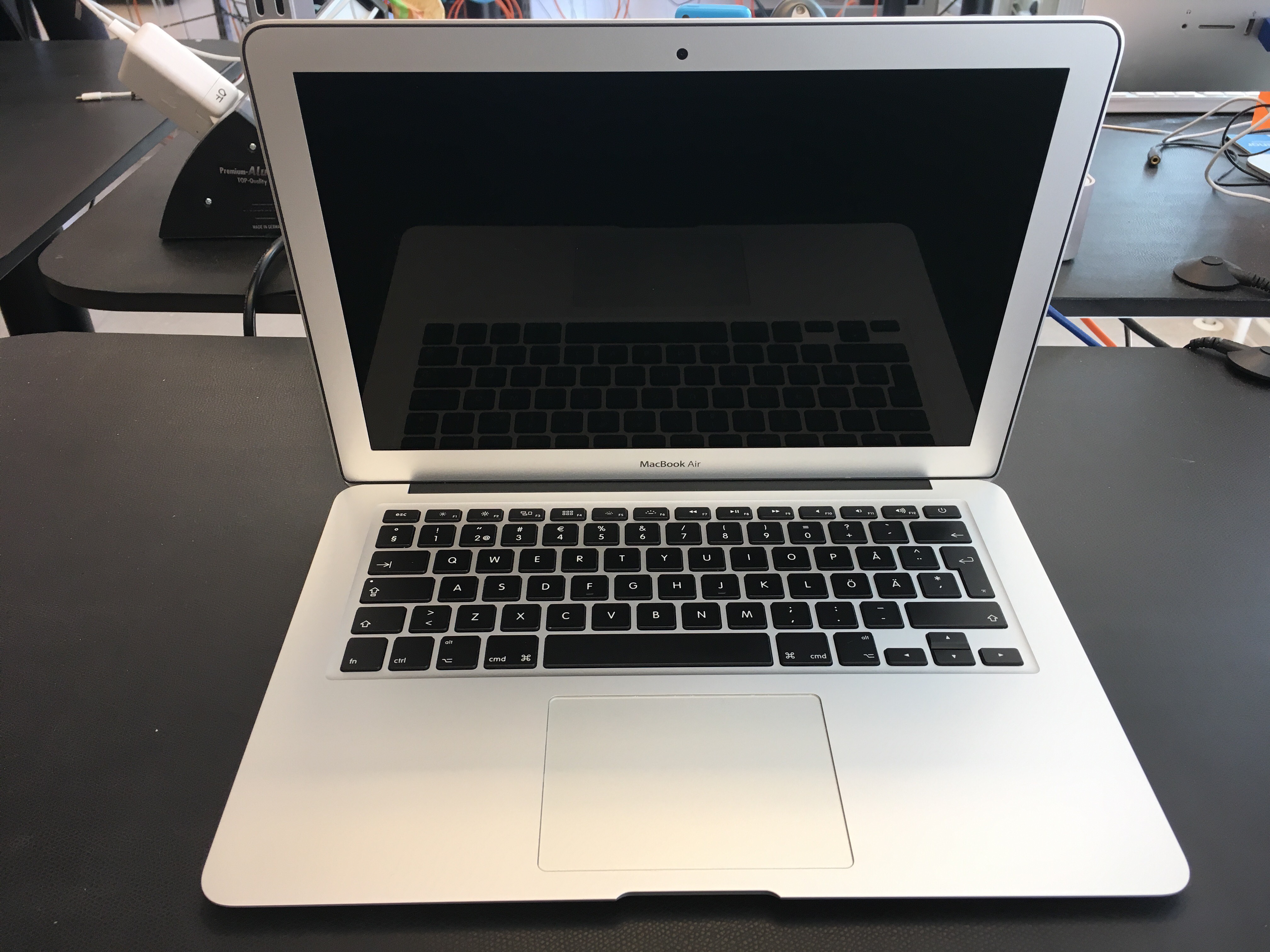 MacBook Air 13" Intel Core i5 1.8 GHz / 8 GB RAM / 256 GB SSD / Mid ...